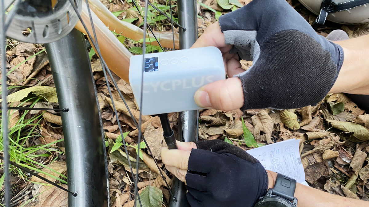 携帯電動ポンプは今すぐ買うべき案件でした！ ライド中のパンクストレスを超簡単便利・迅速に解決できるんです(ﾟ∀ﾟ)！ | Boriko Cycle｜ロードバイク ＆ マウンテンバイク ブログ