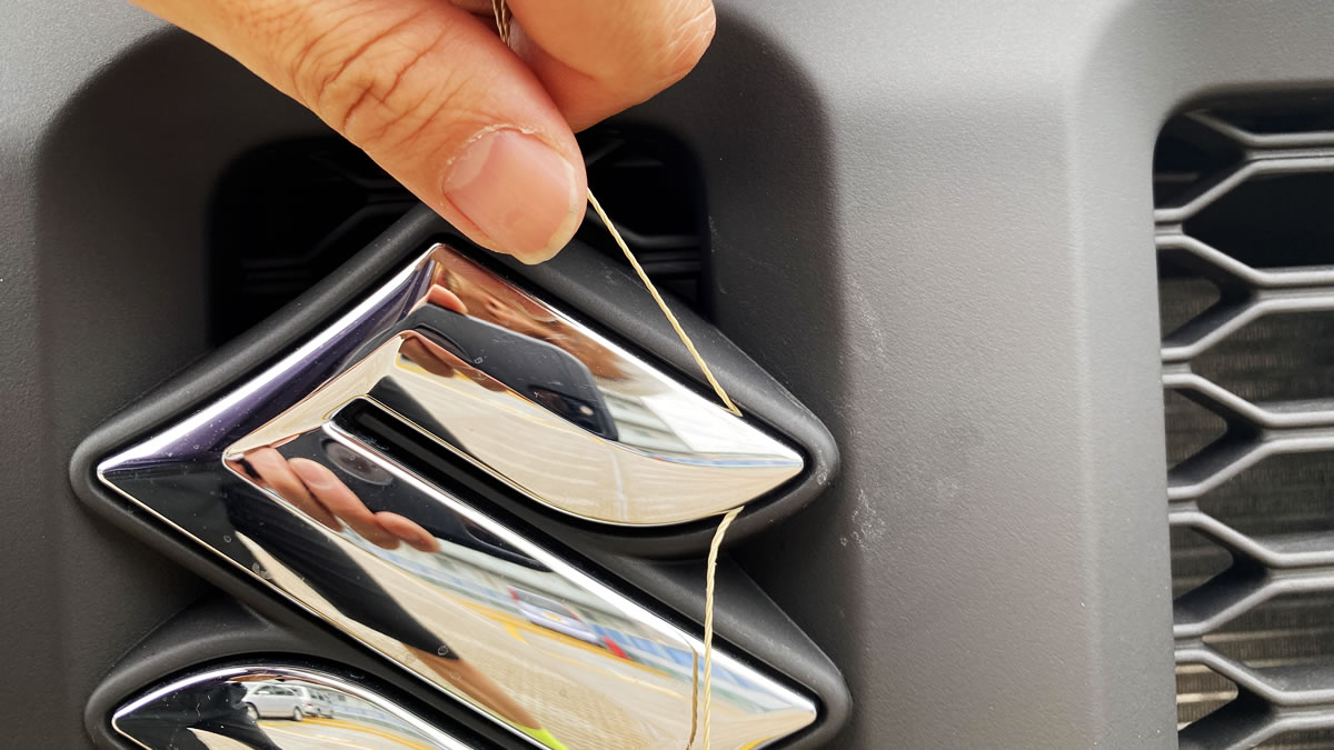 初めてのクルマをプチプチカスタマイズするの楽し過ぎw ジムニーシエラの「スズキエンブレム」を交換してみた！ | Boriko Cycle｜ロードバイク ＆ マウンテンバイク ブログ