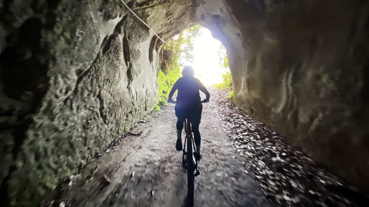 グラベルバイク／MTBからロードバイクの未来の形が見えてくる！？ 最近はMTBにドロップバーハンドルを付けるのもアリだそうです（速くなる訳ではない） | Boriko Cycle｜ロードバイク ...